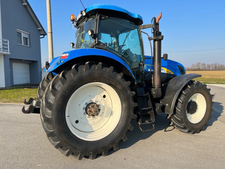 NEW HOLLAND T7060 / ODLICNO STANJE/ NOVE GUME