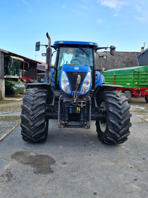 Traktor New Holland T7060