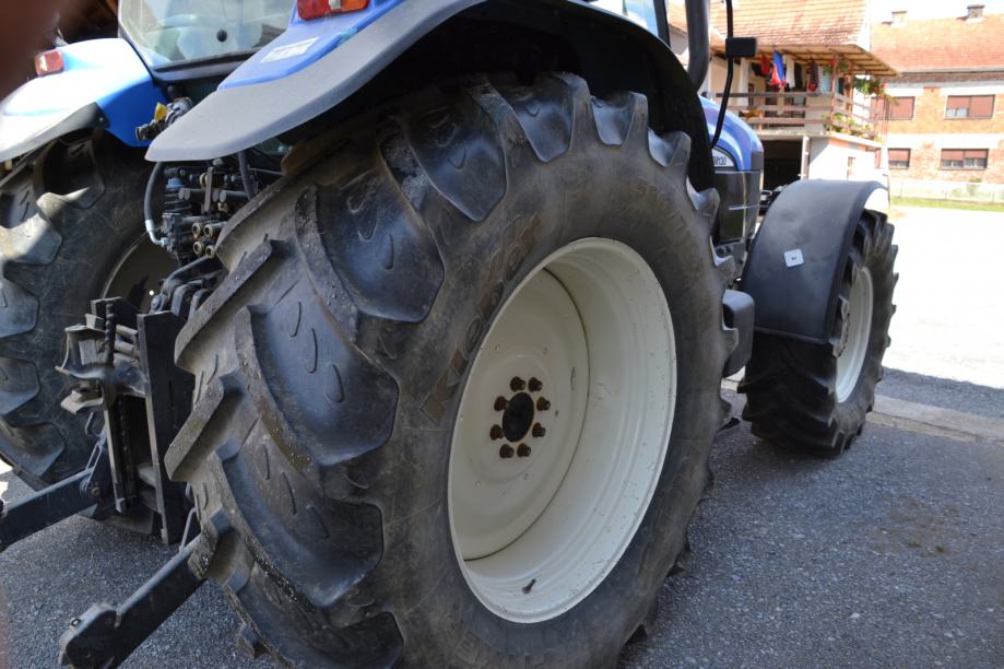 New Holland TM130