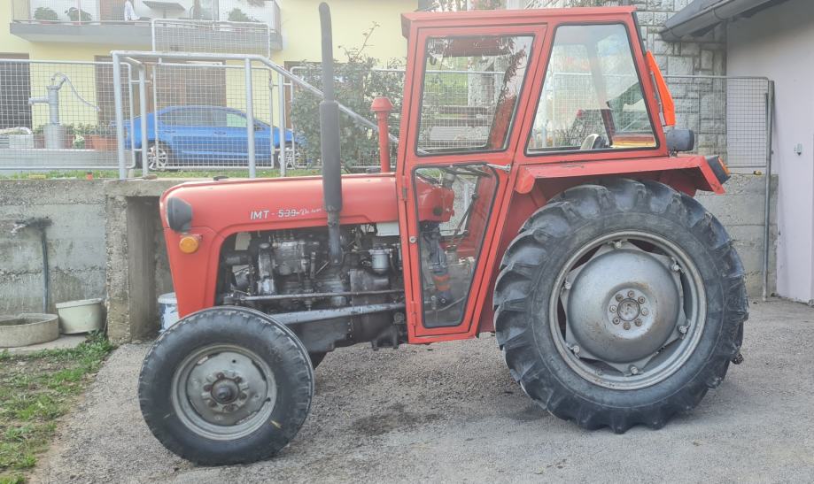 Prodaje se traktor IMT 539