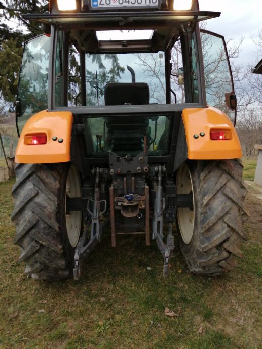 PRODAJE SE TRAKTOR