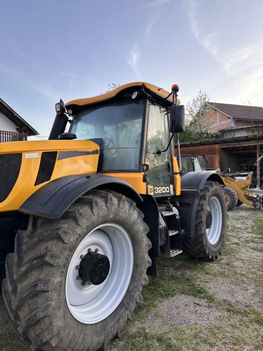 Prodajem Jcb fastrac 3200