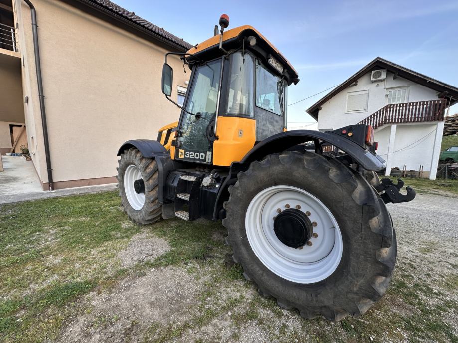 Prodajem Jcb fastrac 3200