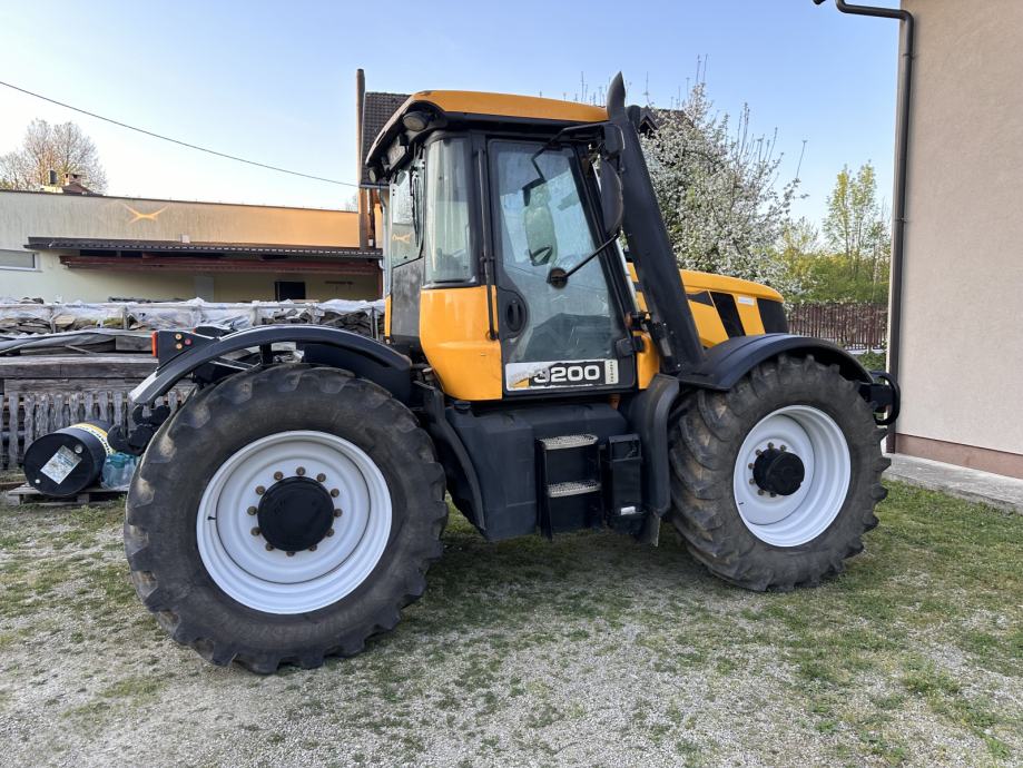 Prodajem Jcb fastrac 3200