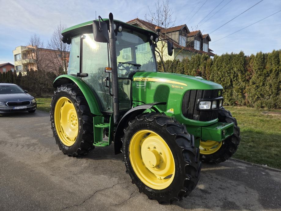 Prodajem John Deere 5080m TOP STANJE
