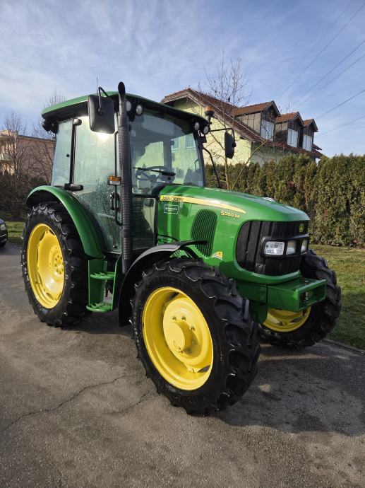 Prodajem John Deere 5080m TOP STANJE