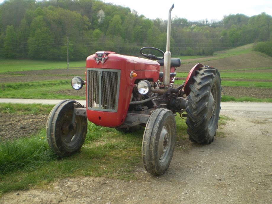 prodajem traktor ferguson