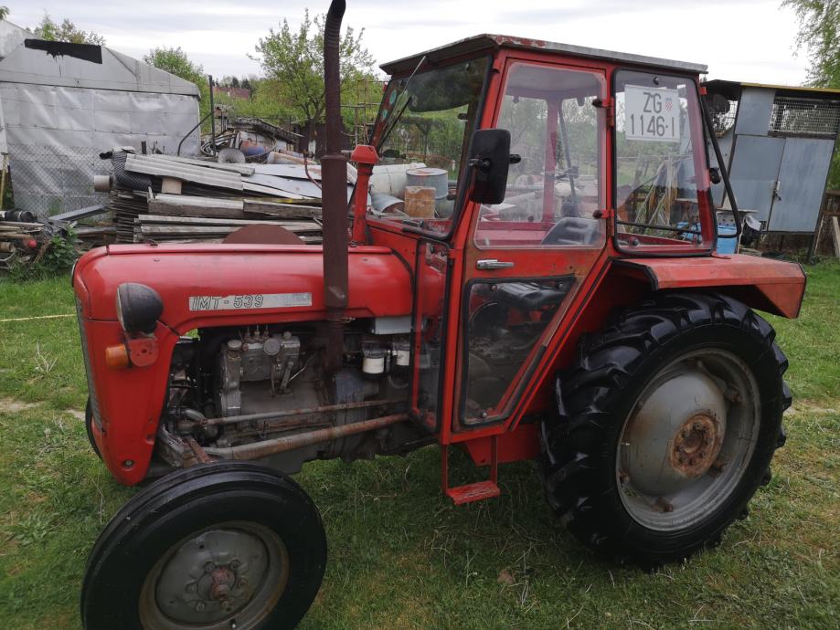 Prodajem traktor imt