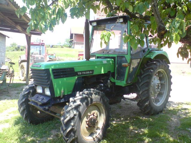 prodajem traktor