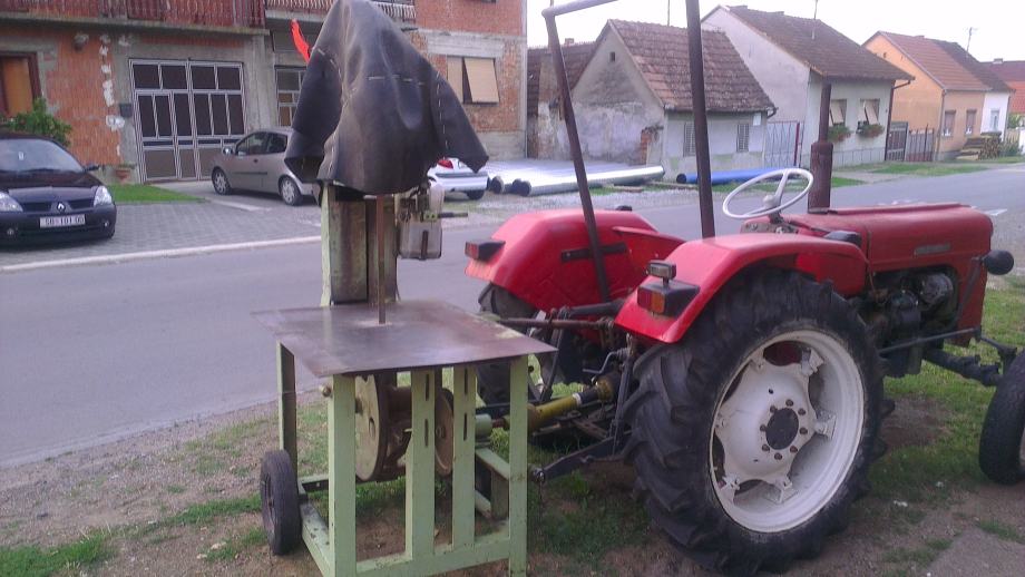 prodajem traktor Zetor 20-11 sa bansekom