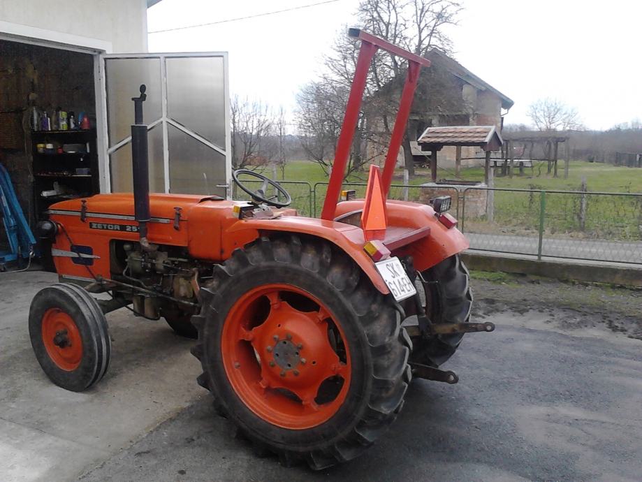 Prodajem traktor Zetor 25 11