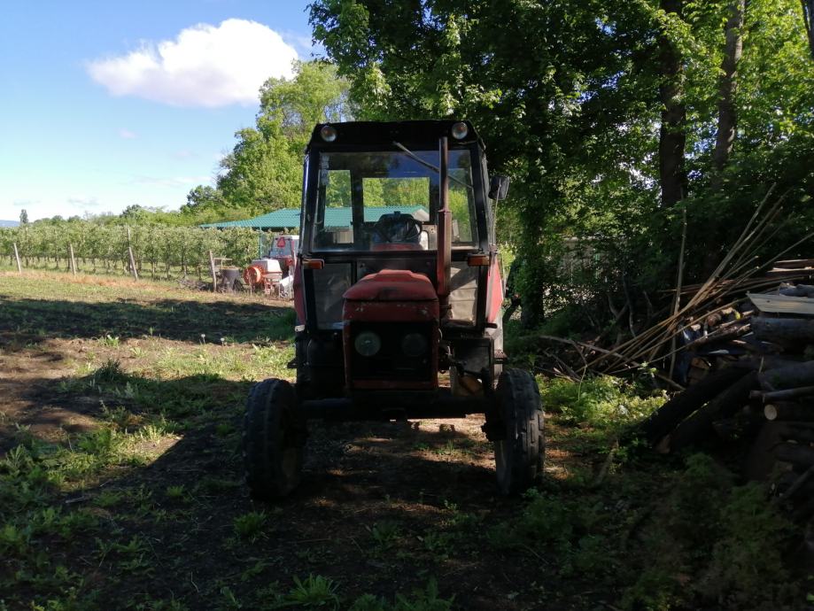 Prodajem traktor Zetor 7011