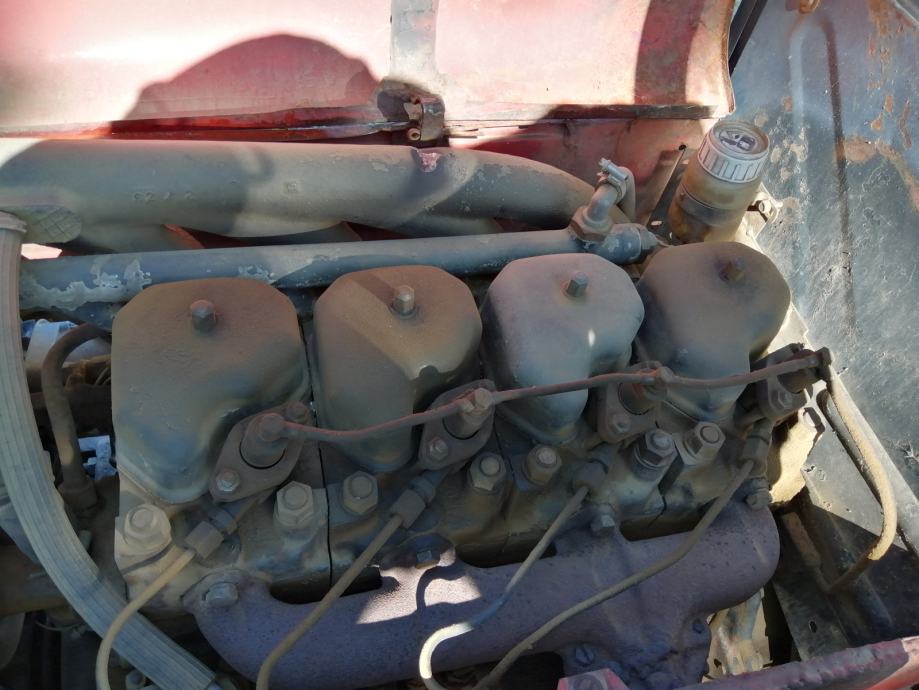 Prodajem traktor Zetor 7011