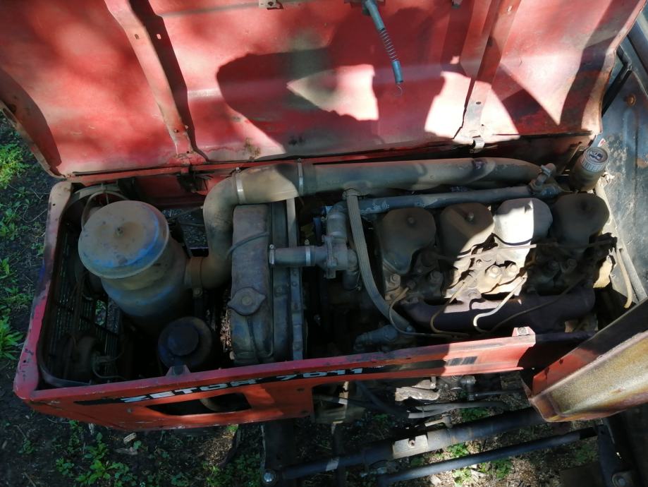 Prodajem traktor Zetor 7011