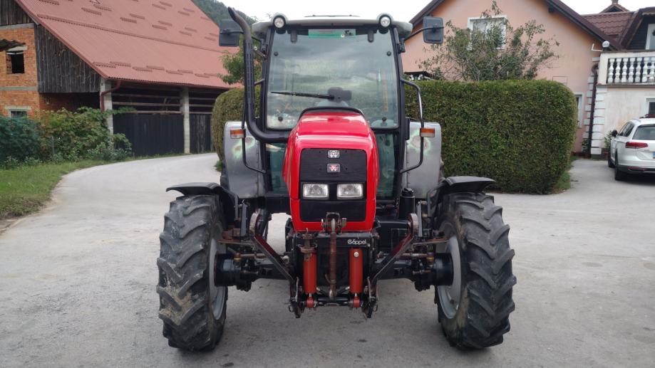 PRODAM TRAKTOR Massey Ferguson 2430ST - ČELNA HIDRAVLIKA - 70 KONJEV