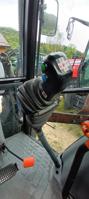 PRODAM UTOVARIVAČ MAILLEUX T8 ZA TRAKTOR NEW HOLLAND - CASE - STEYR