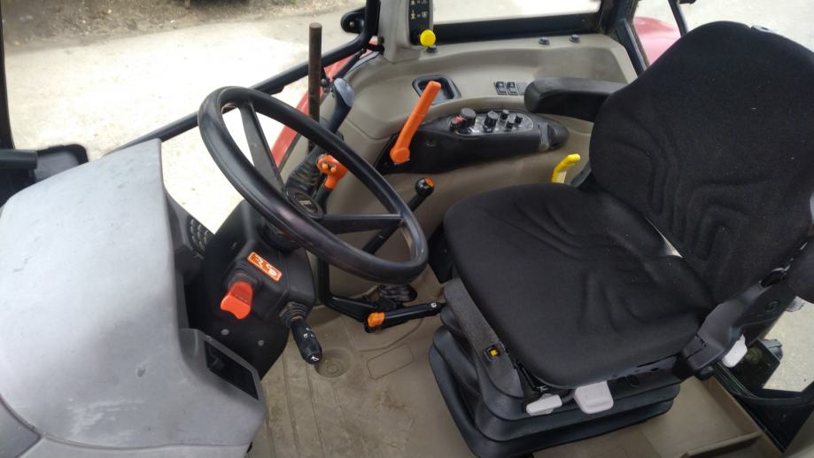 PRODAMO TRAKTOR CASE JX1080U - 80 KONJEV - 40 KM/H