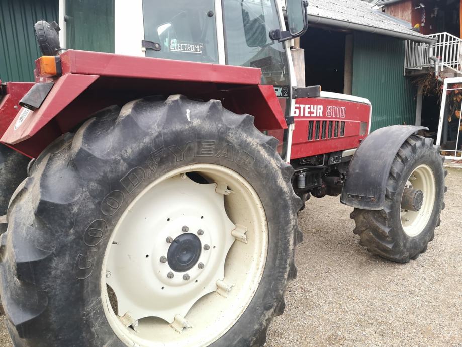 STEYR TRAKTOR 8110