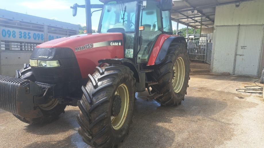 Traktor Case MXM155