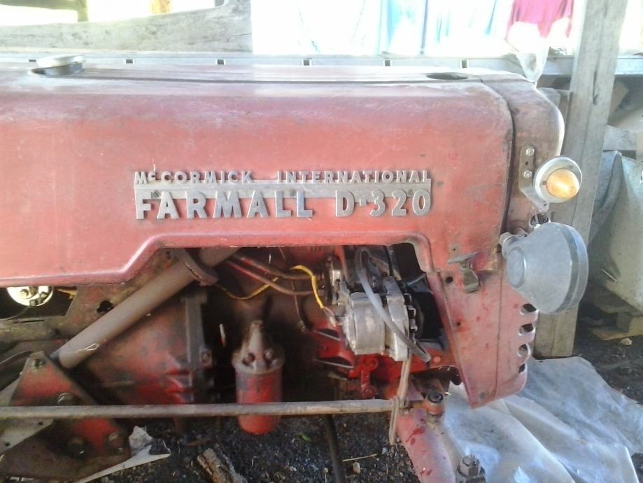 traktor farmal cormik international d 320
