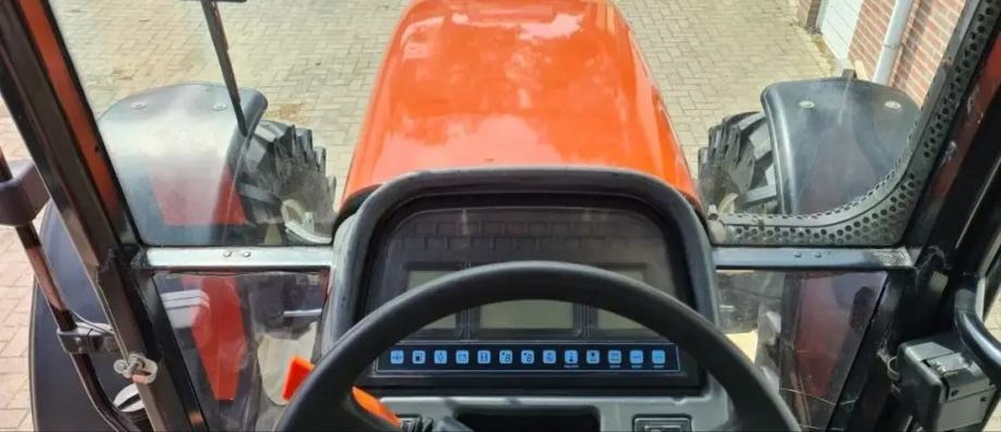 Traktor Fiat-New-Holland M135