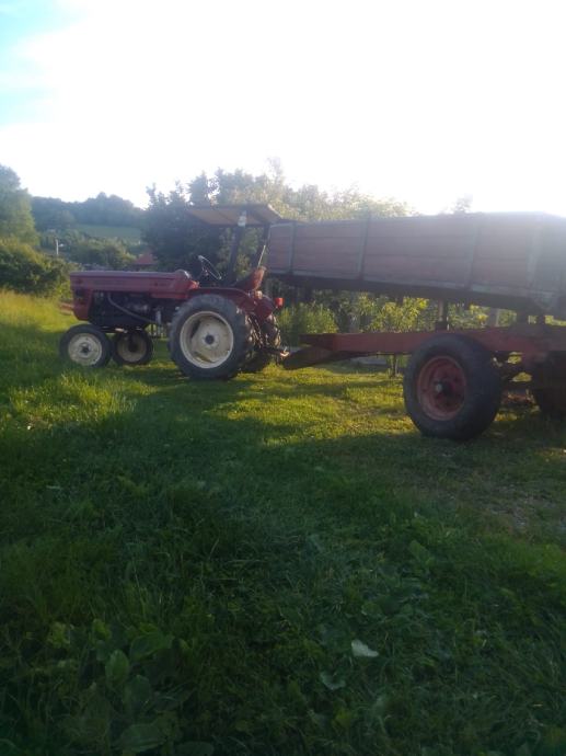 Traktor Fiat štore 302 sa prikolicom kiper