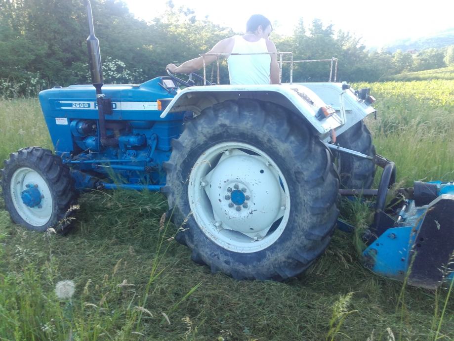 traktor FORD 2600