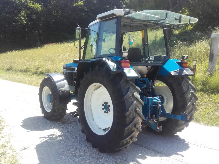 Traktor Ford 8240
