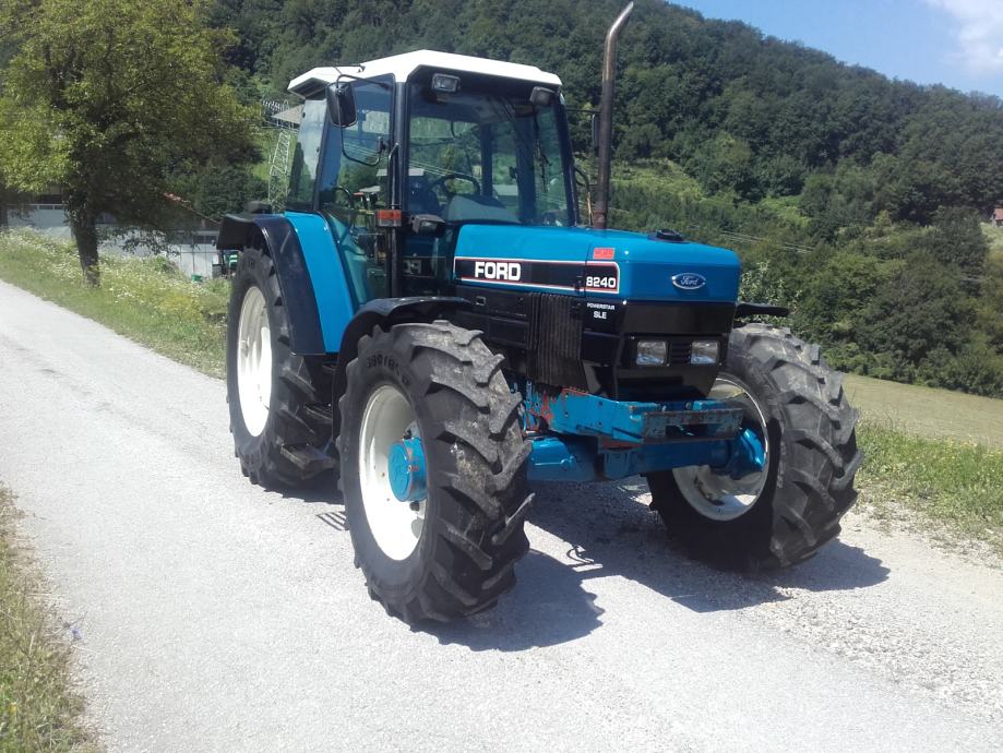 Traktor Ford 8240