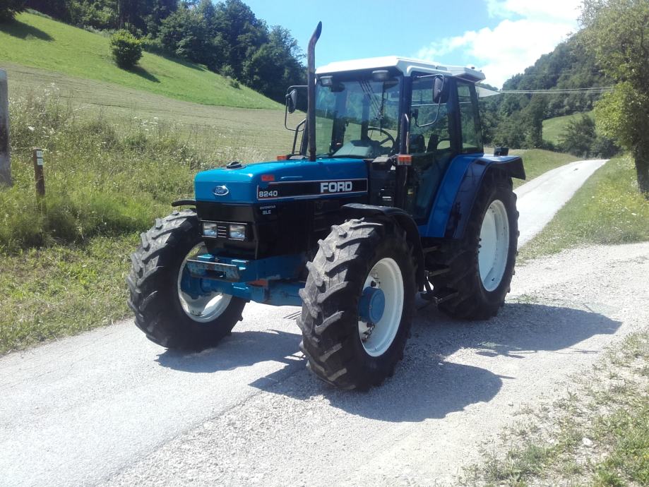 Traktor Ford 8240