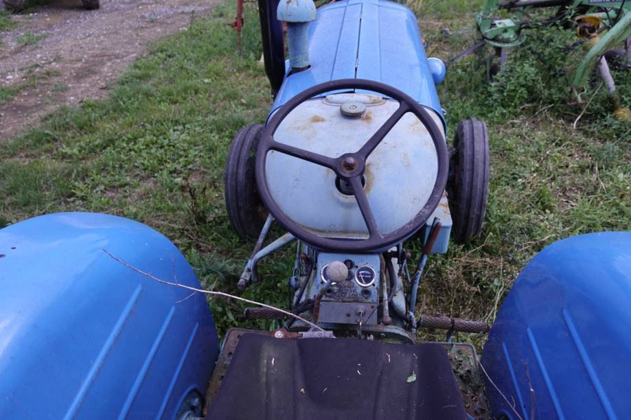 TRAKTOR FORDSON MAJOR 2600