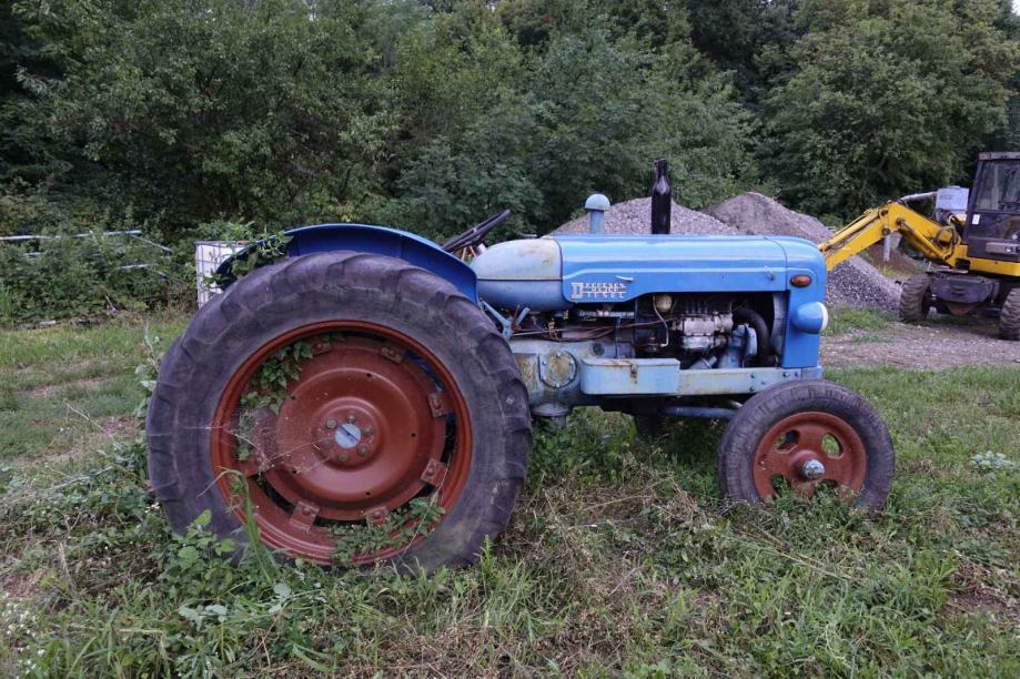 TRAKTOR FORDSON MAJOR 2600