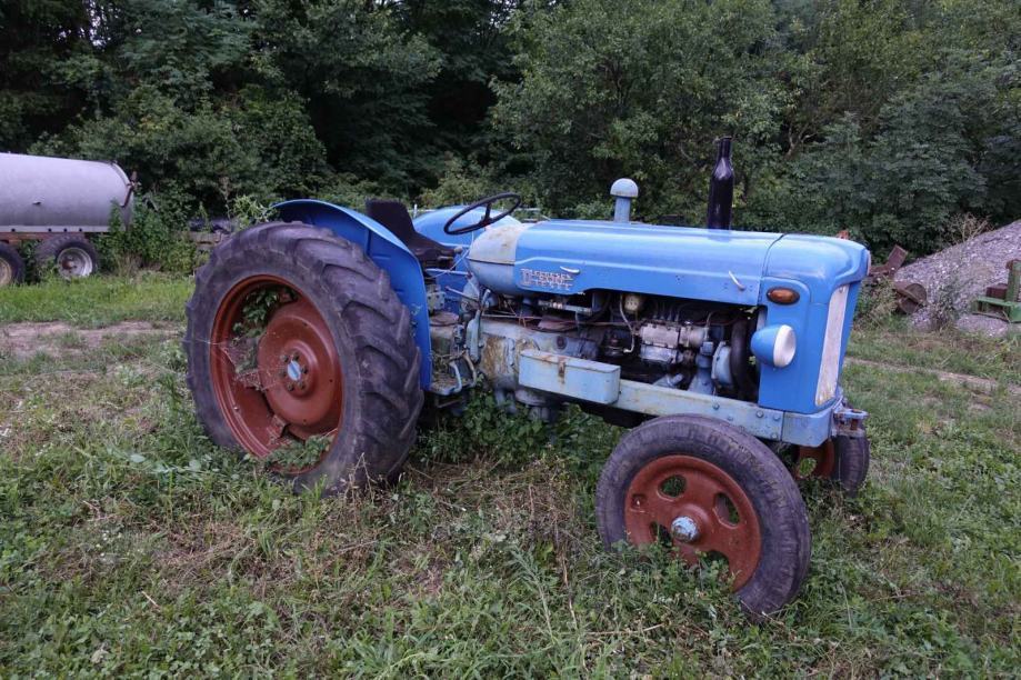 TRAKTOR FORDSON MAJOR 2600