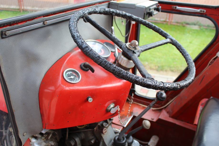 Traktor IMT 533 DeLuxe