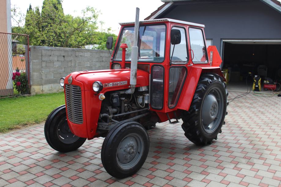 Traktor IMT 533 DeLuxe