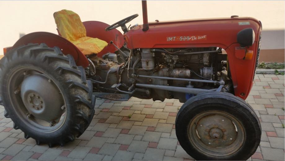 Traktor IMT 539, 2000 godište.