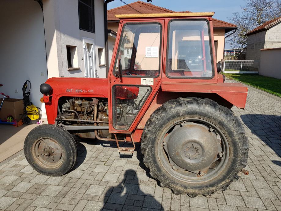 Traktor IMT 539 DeLuxe