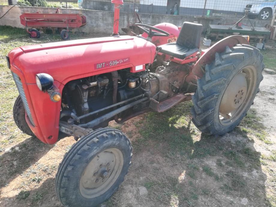Traktor IMT 539