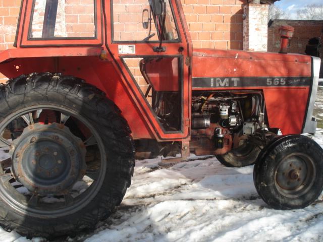 TRAKTOR IMT 565