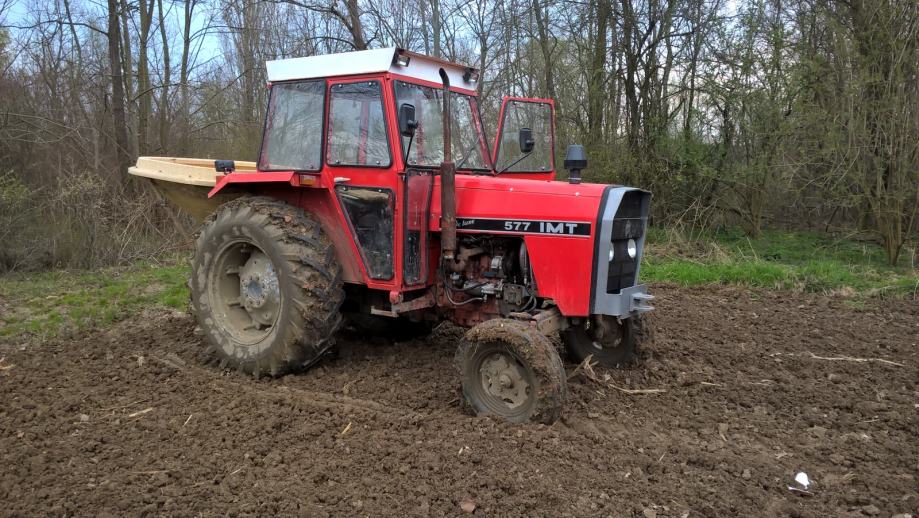 Traktor IMT 577