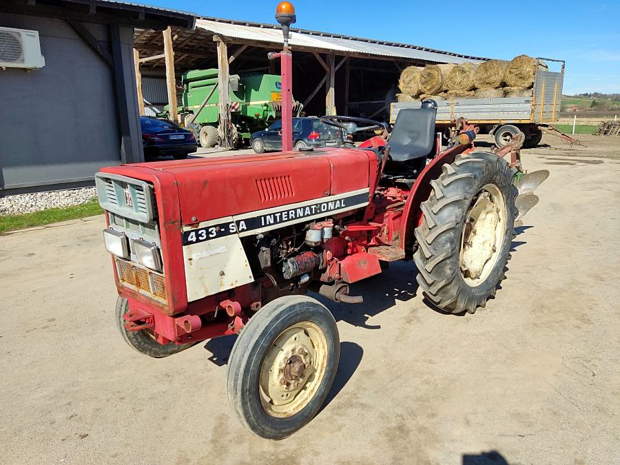 Traktor International 433 SA