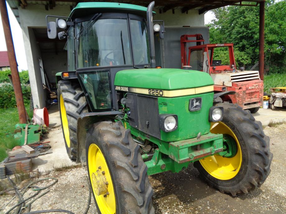 Traktor John Deere 2250