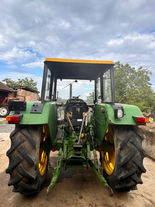 Traktor John Deere 2250