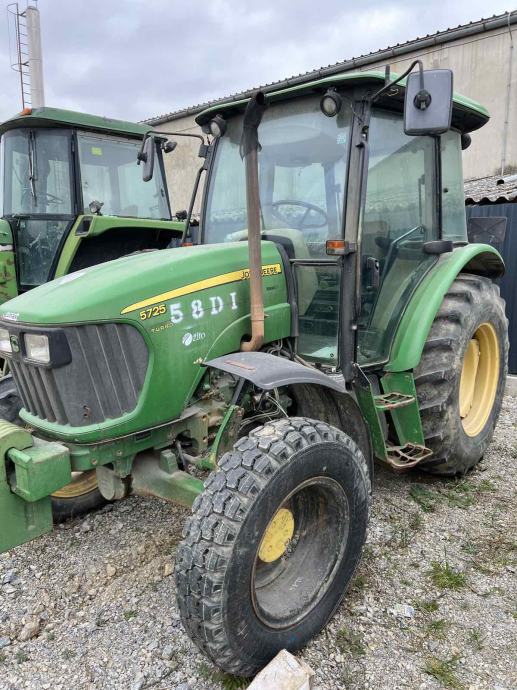 TRAKTOR JOHN DEERE 5725