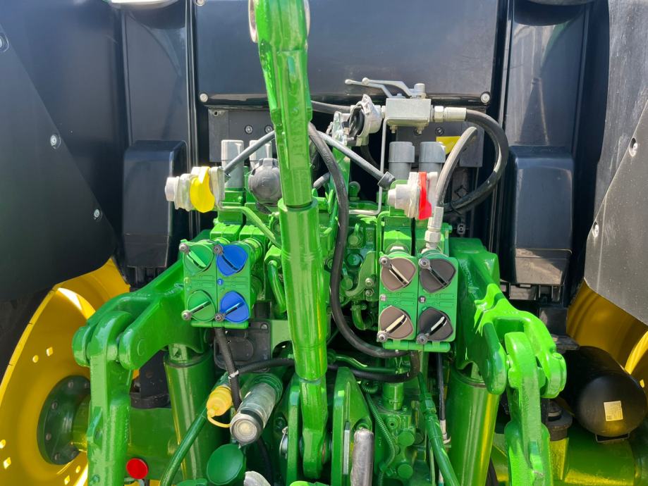 Traktor John Deere 6110M
