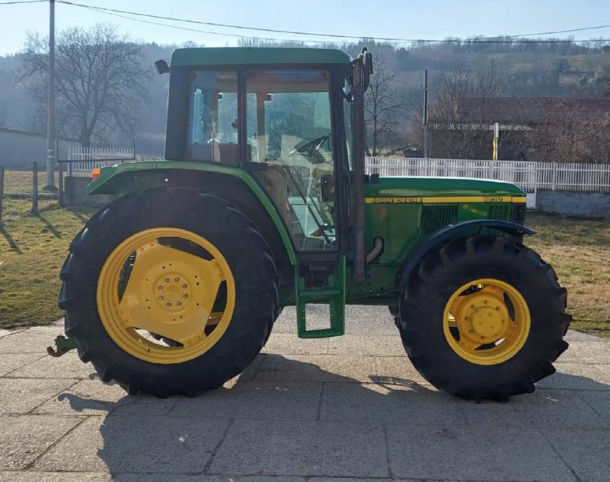 Traktor John Deere 6210