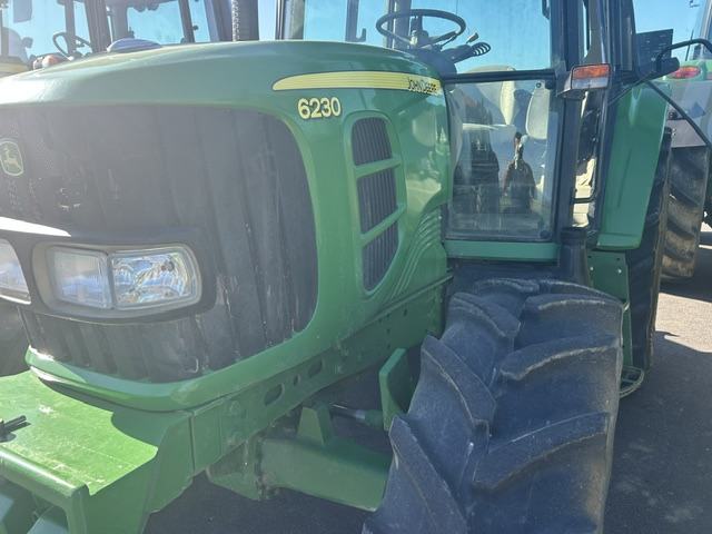 TRAKTOR JOHN DEERE 6230