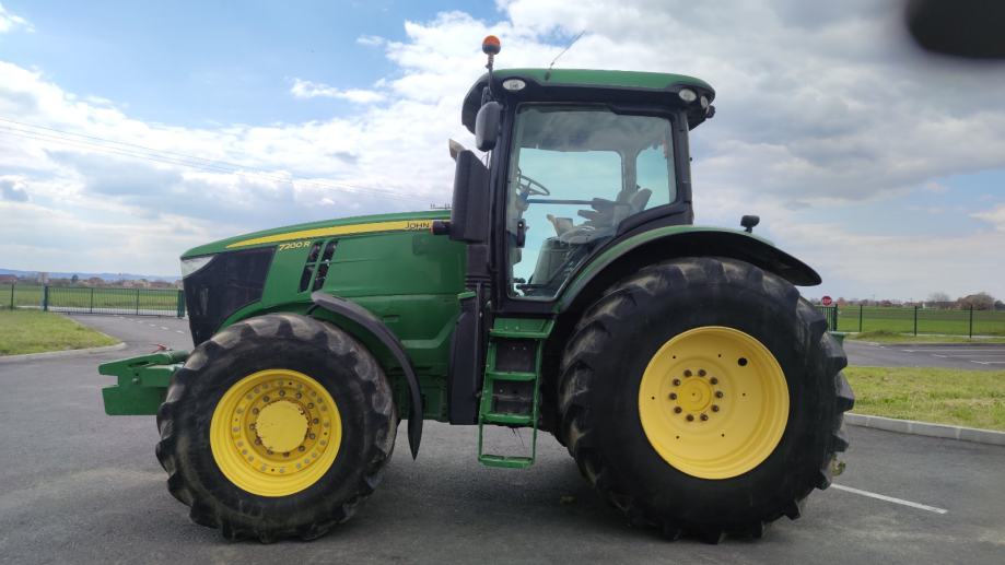 TRAKTOR JOHN DEERE 7200 R