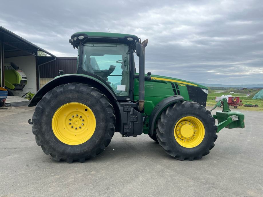 Traktor John Deere 7230R