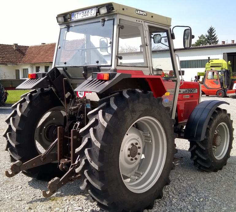 Traktor Massey Ferguson 390T